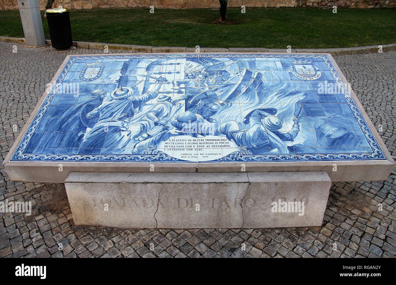 Faro tiles azulejos hi-res stock photography and images - Alamy
