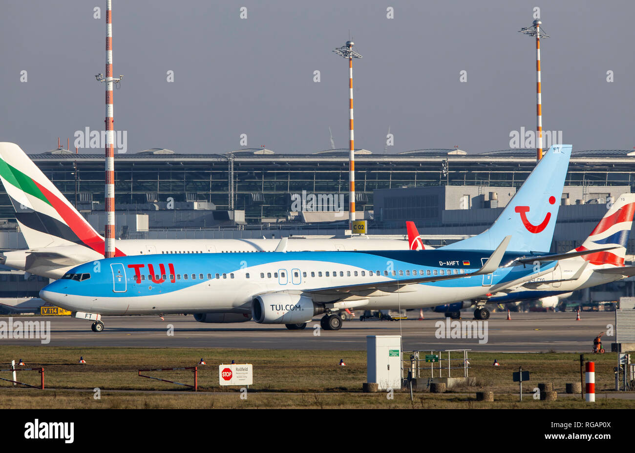 Tui airline planes hi-res stock photography and images - Alamy