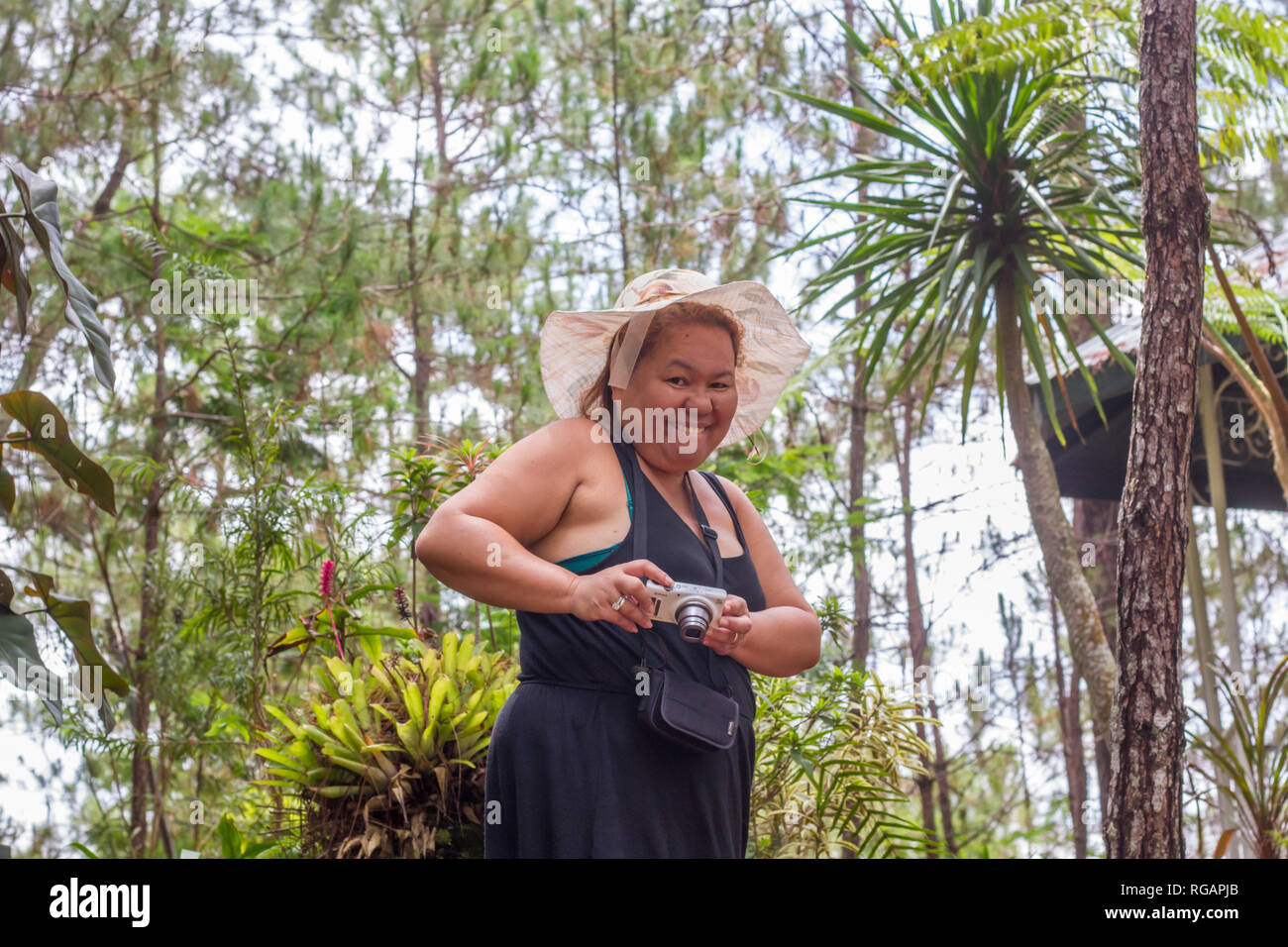 Filipino woman hi-res stock photography and images - Alamy