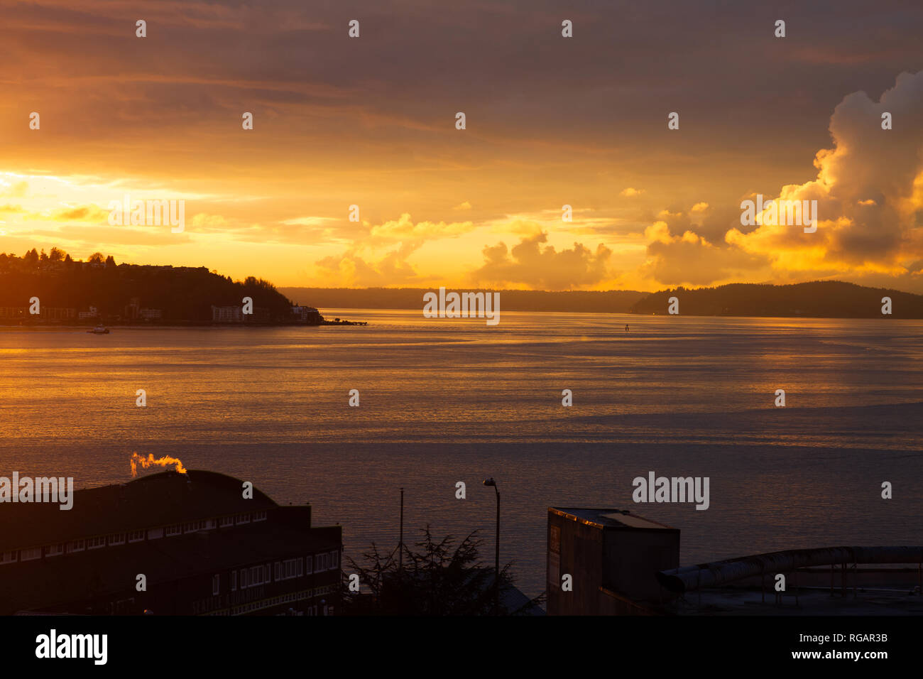 Seattle waterfront 2018 hi-res stock photography and images - Alamy