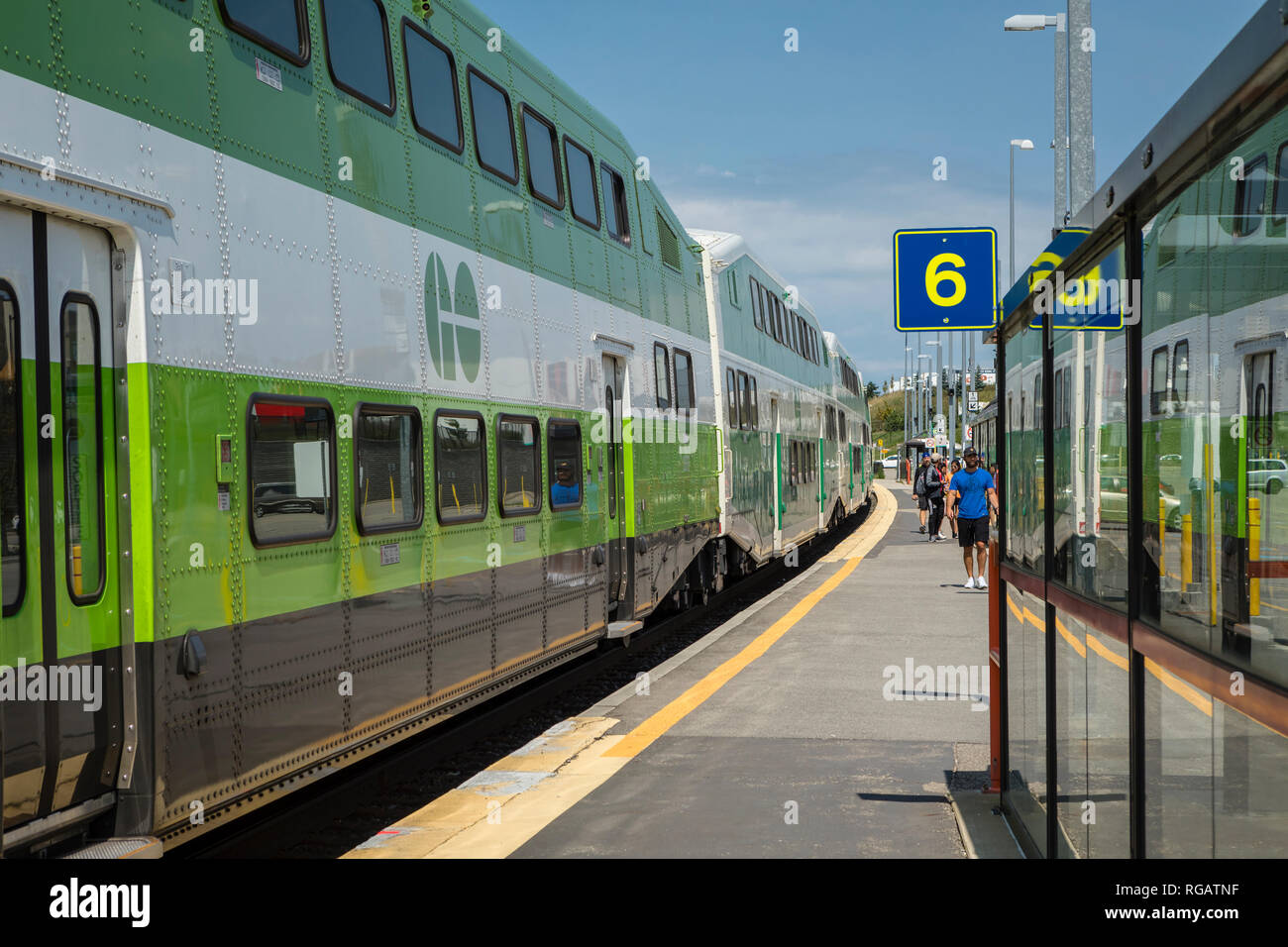 Go Train stopped at the station platform Stock Photo - Alamy