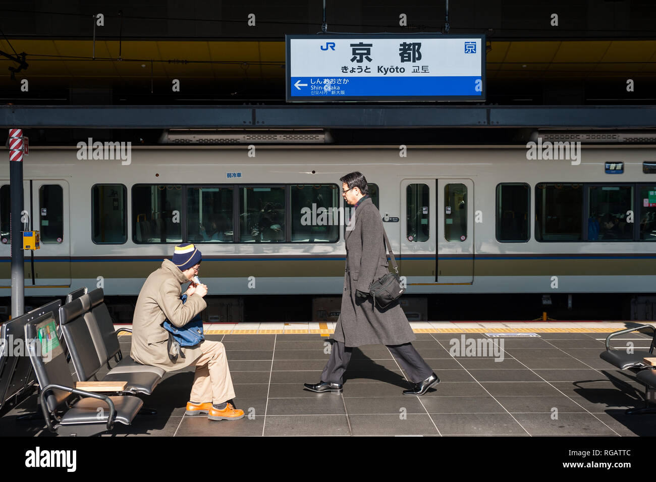23.12.2017, Kyoto, Japan, Asia - Waiting zone on a platform at Kyoto ...