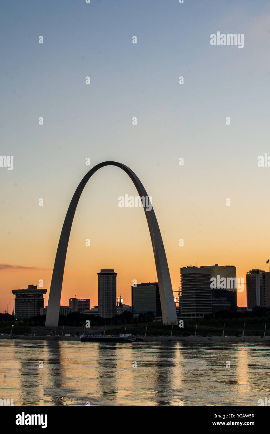 St louis arch hi-res stock photography and images - Alamy