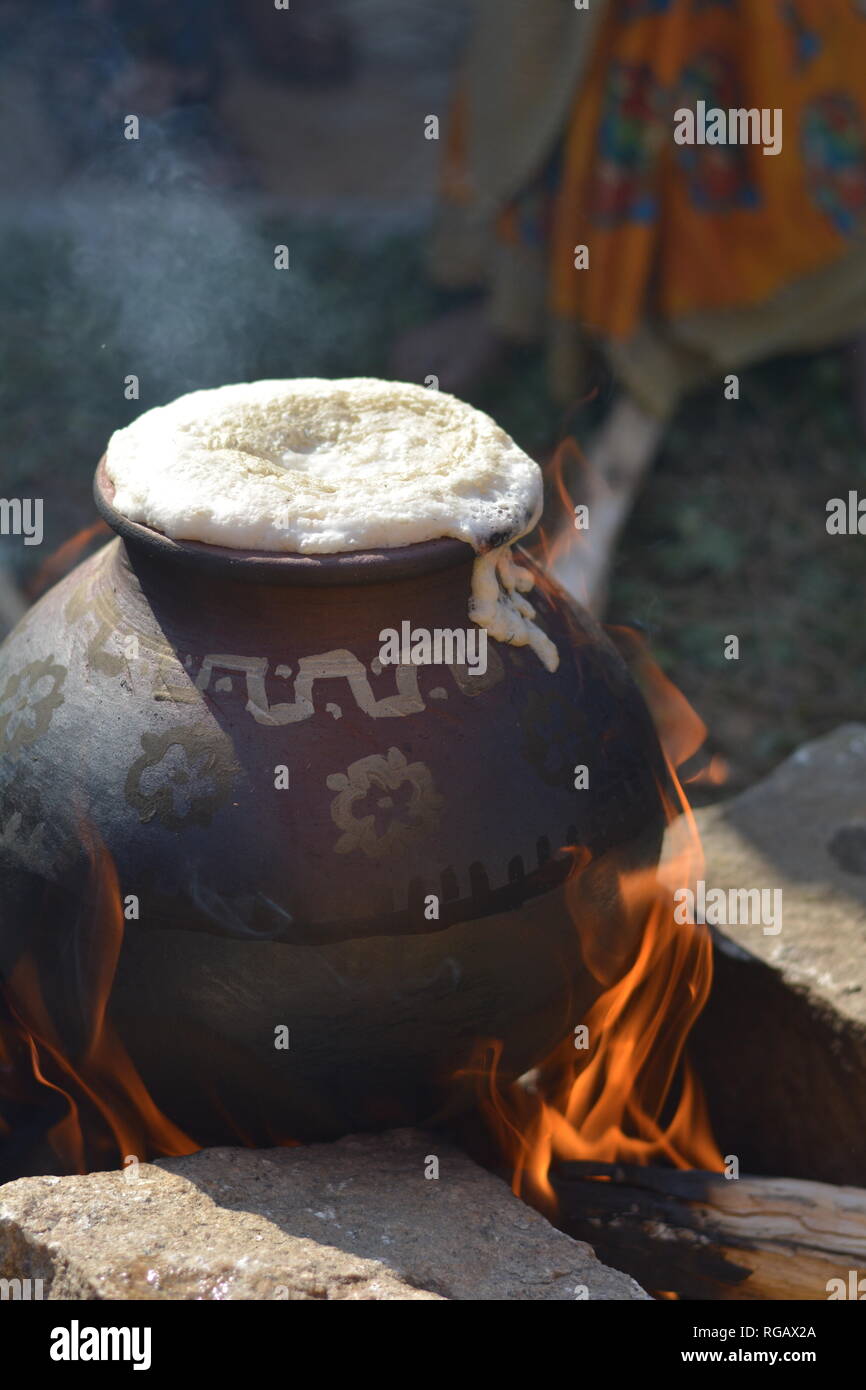 Traditional chulha hi-res stock photography and images - Alamy