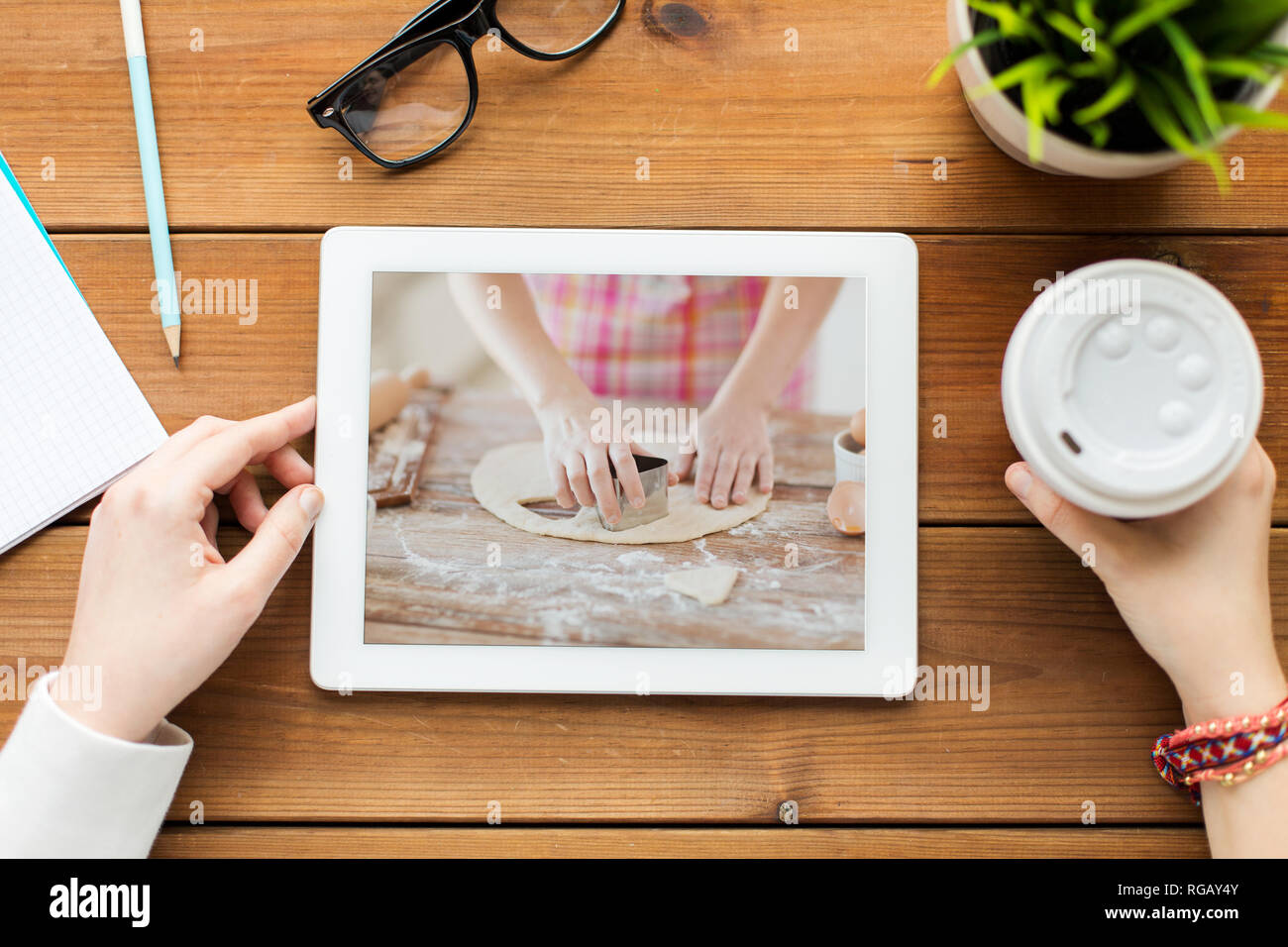 Video cutter hi-res stock photography and images - Alamy