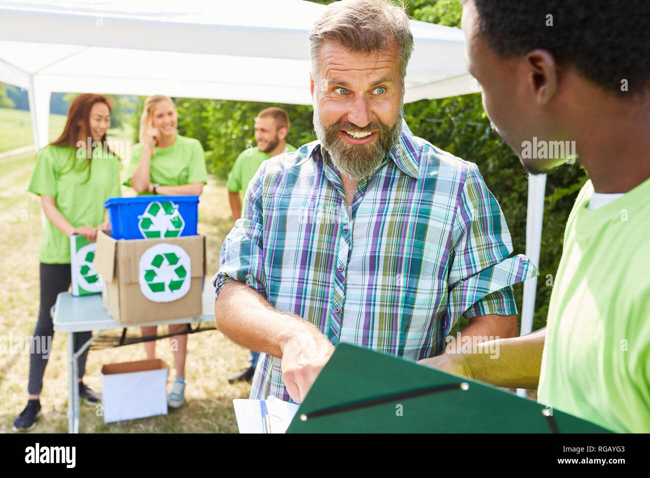 Volunteer activists promote conservation in conversation with the ...
