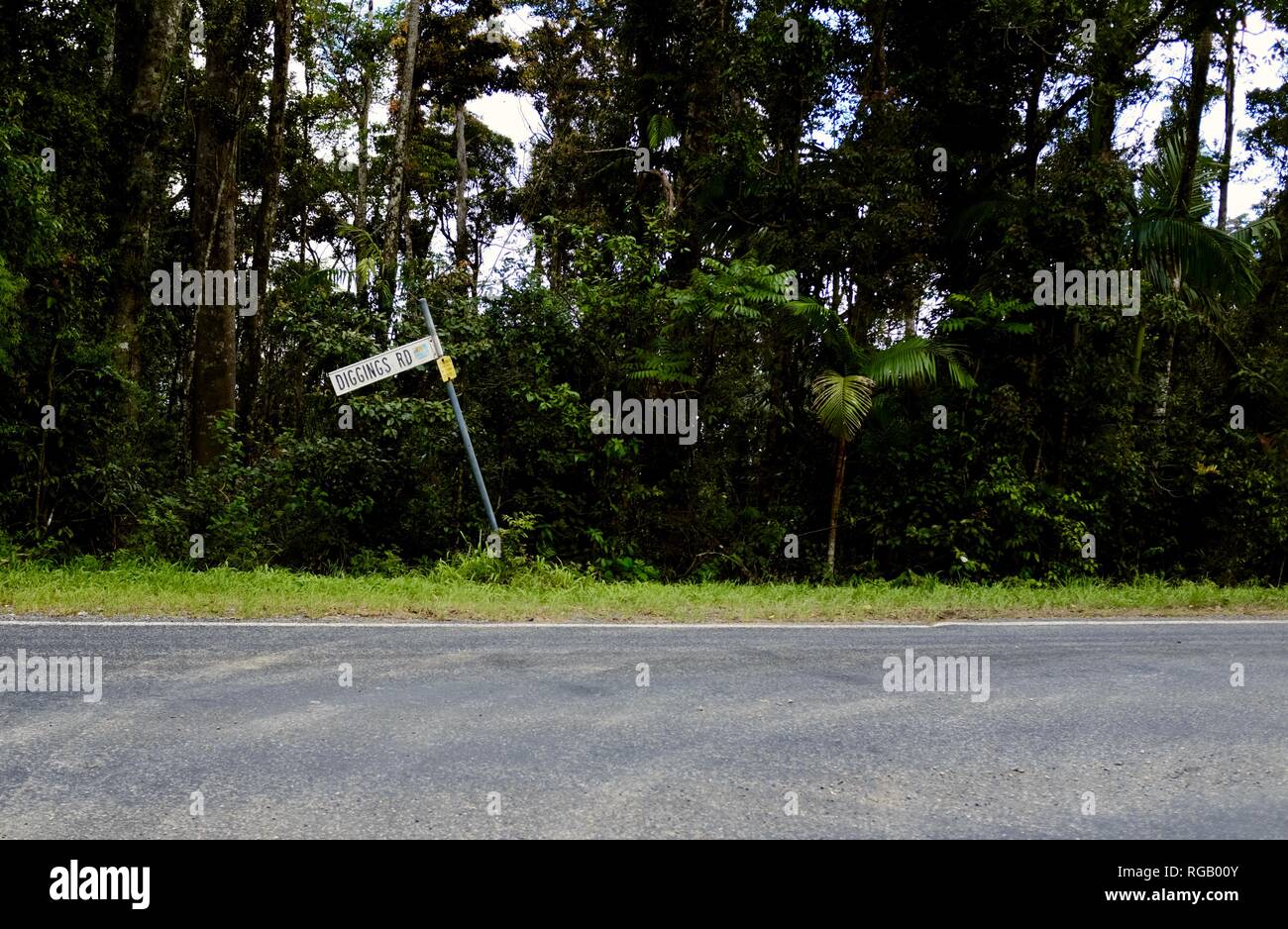 The turnoff to the diggings campsite on diggings road, Bush camp at The ...
