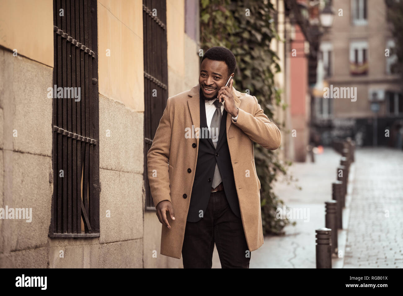 Black men talking outside hi-res stock photography and images - Alamy
