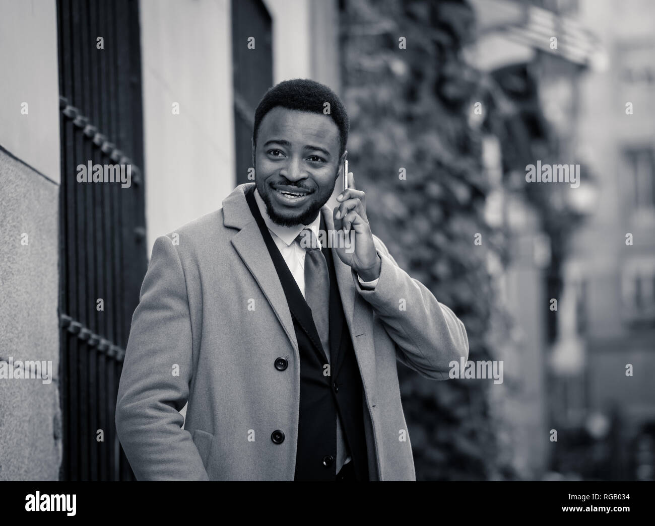 Black men talking outside hi-res stock photography and images - Alamy