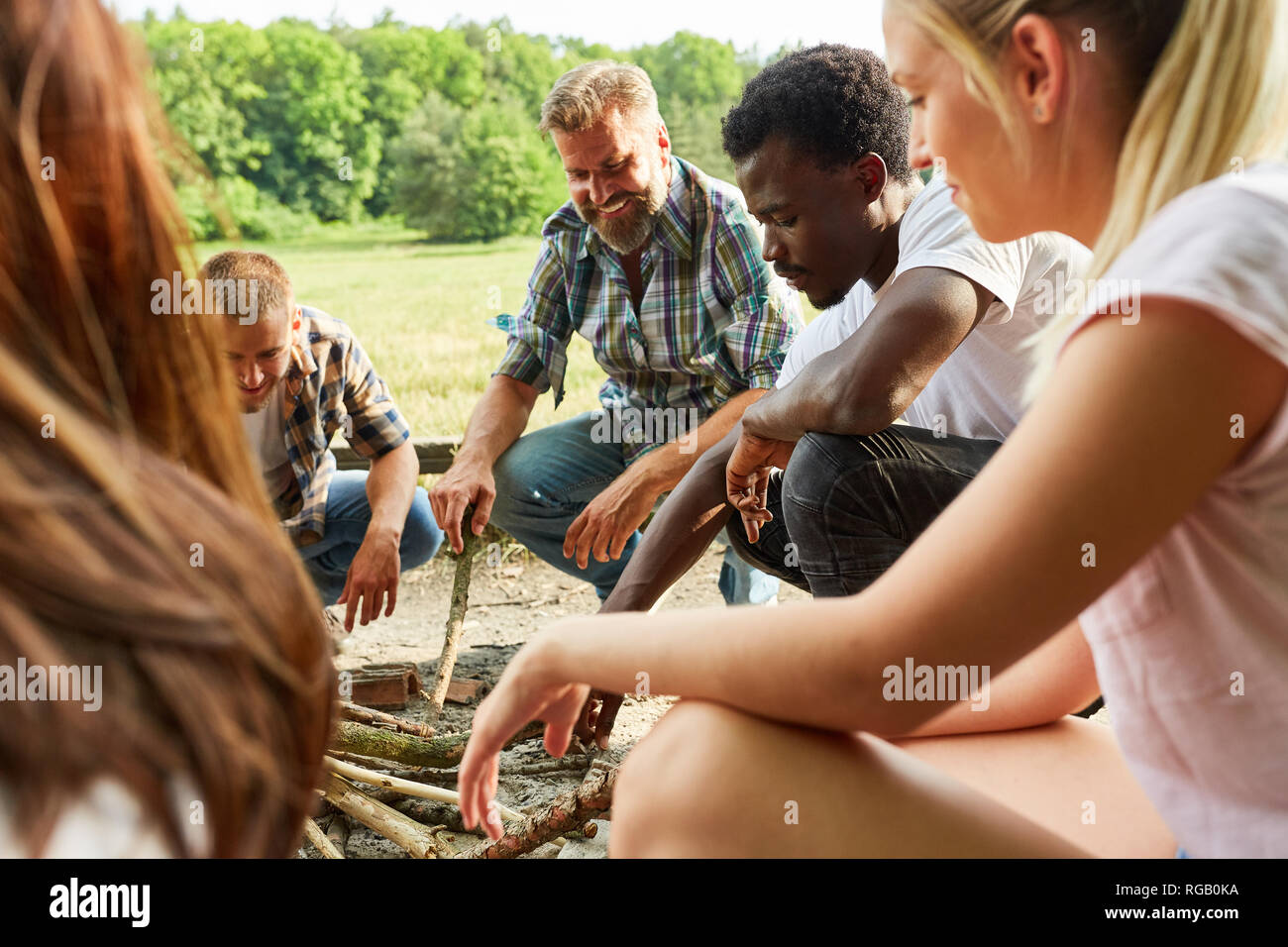 Campfire circle hi-res stock photography and images - Alamy