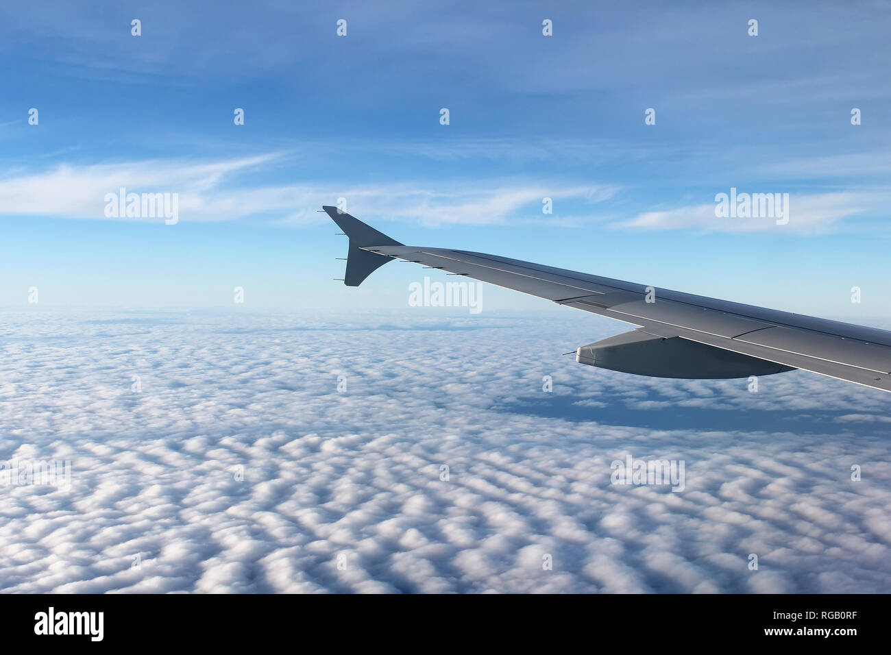 Clouds under wing aircraft hi-res stock photography and images - Alamy
