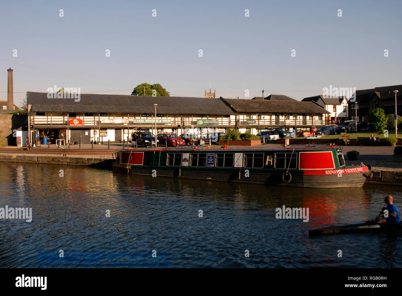 Devizes wharf hi-res stock photography and images - Alamy