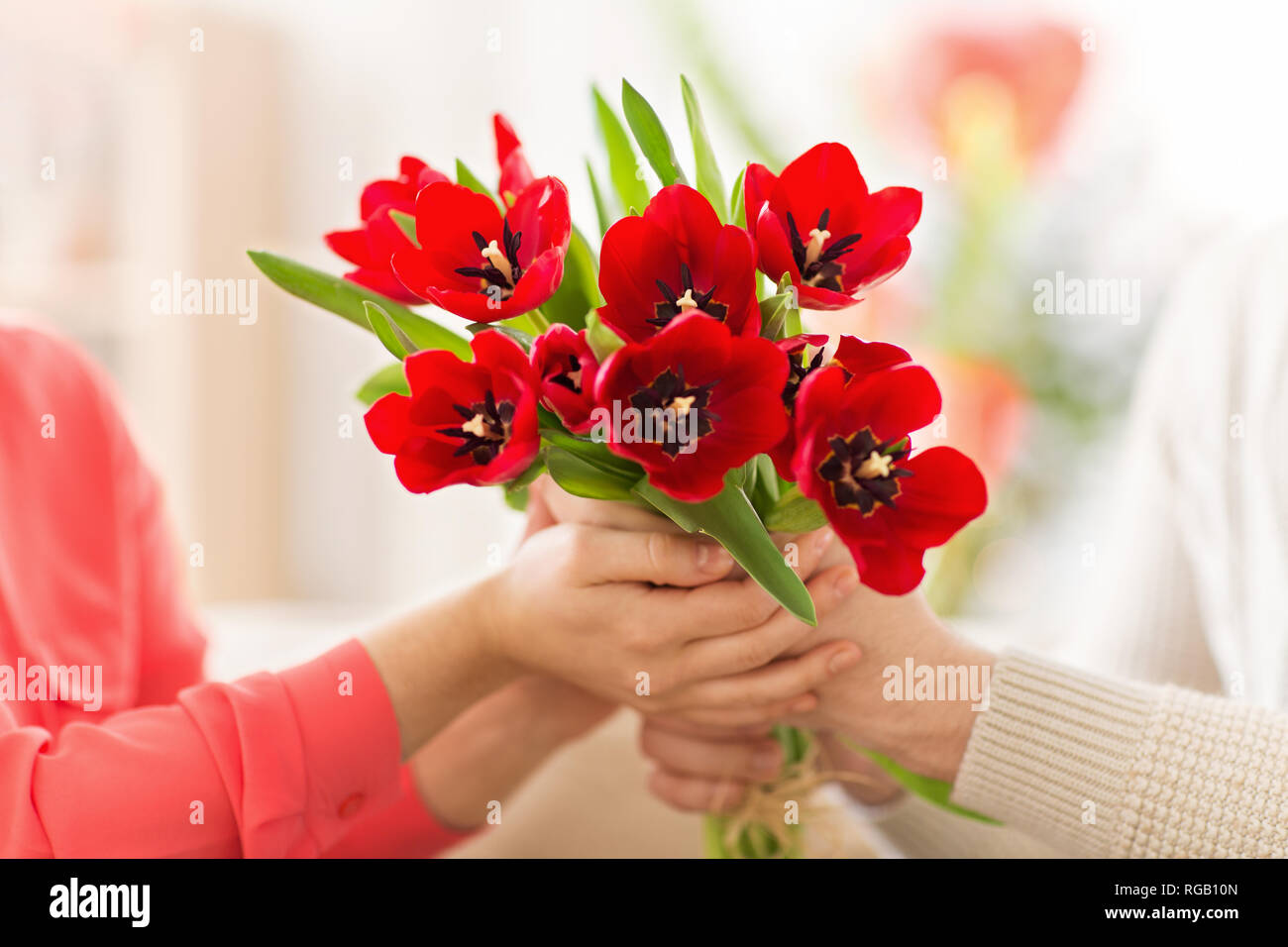 Giving flowers hand hi-res stock photography and images - Alamy