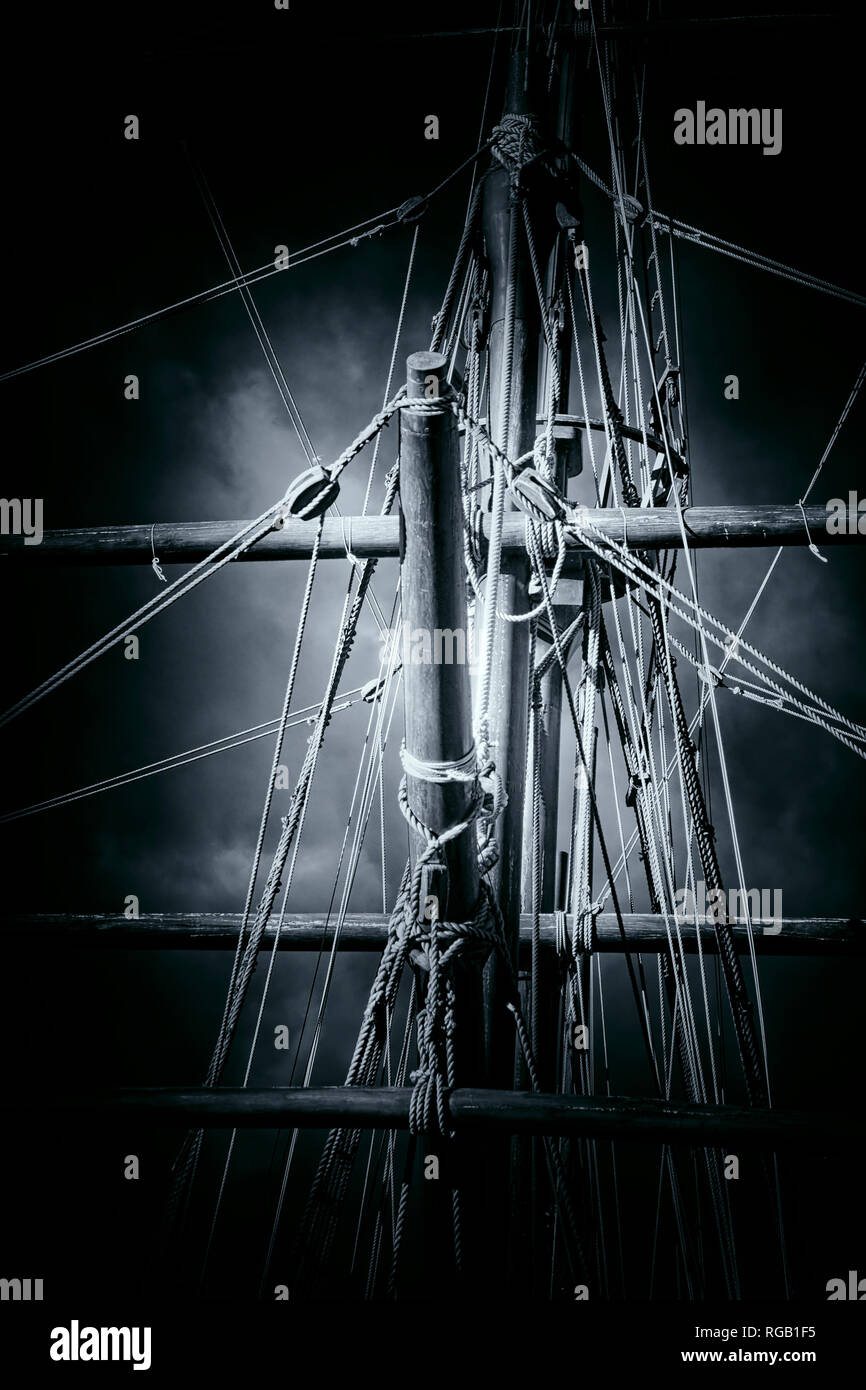 Crows nest rigging hi-res stock photography and images - Alamy