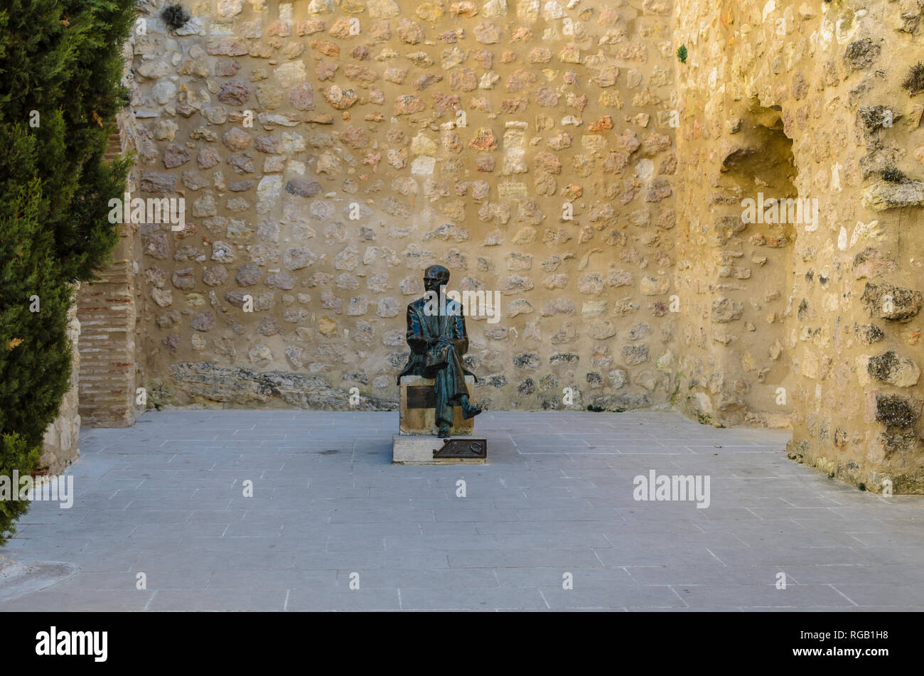 Writer statue hi-res stock photography and images - Alamy