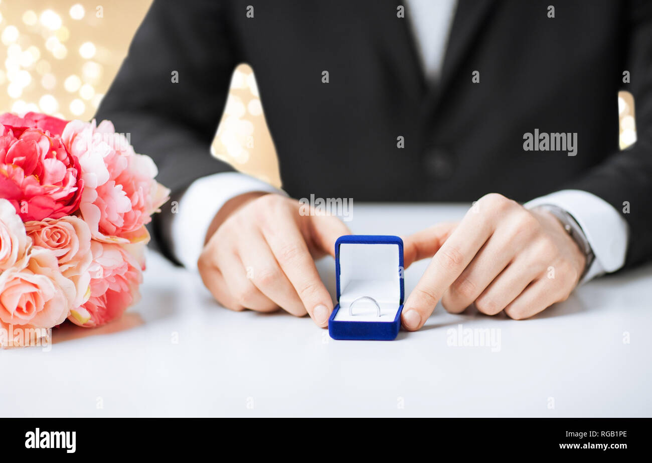 Blue diamond ring hi-res stock photography and images - Alamy