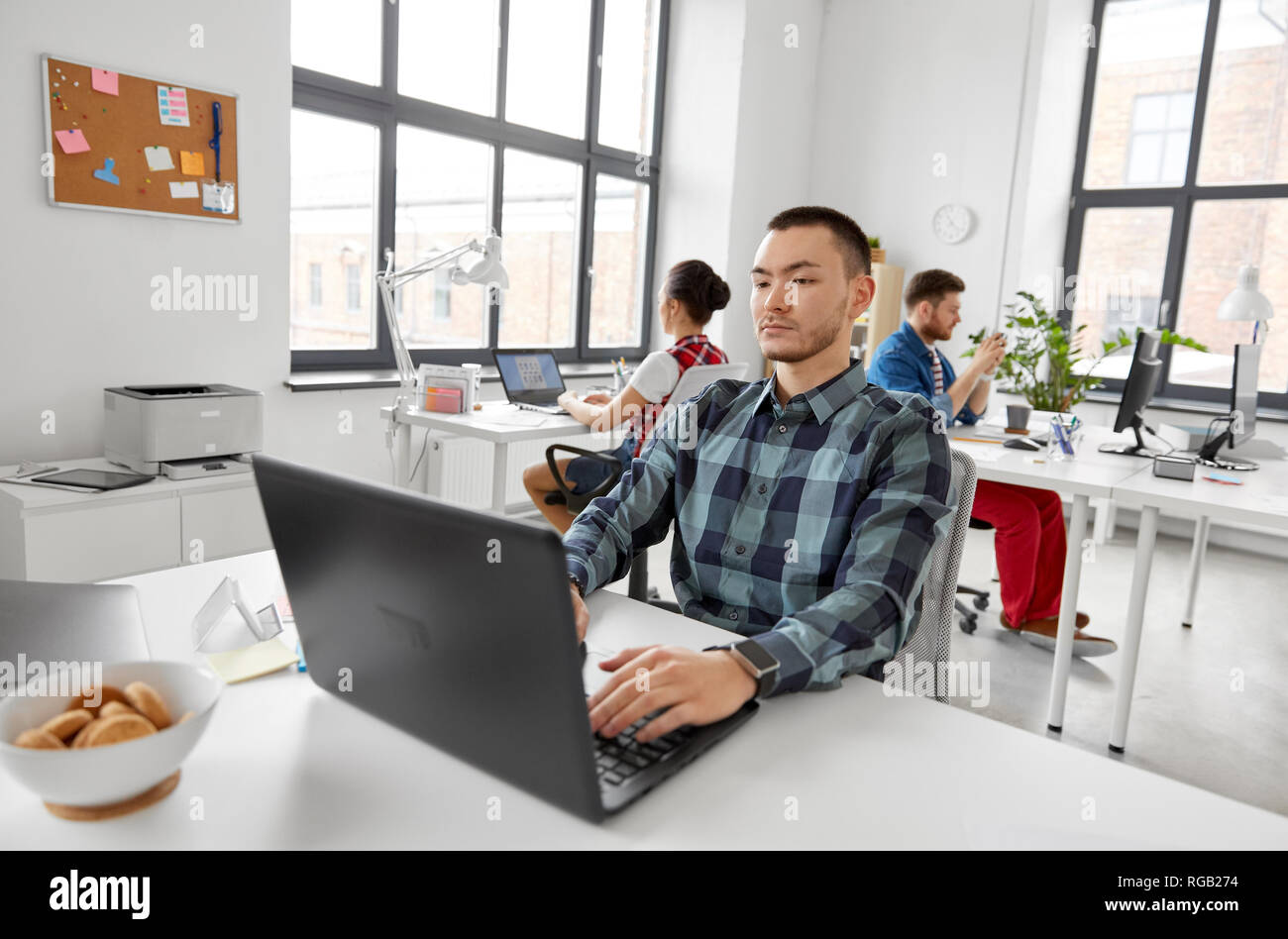 Coworker programmer hi-res stock photography and images - Alamy