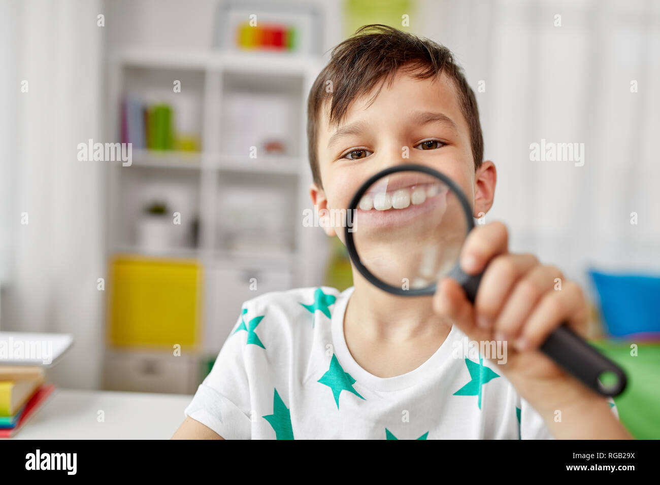 Big goofy teeth hi-res stock photography and images - Alamy