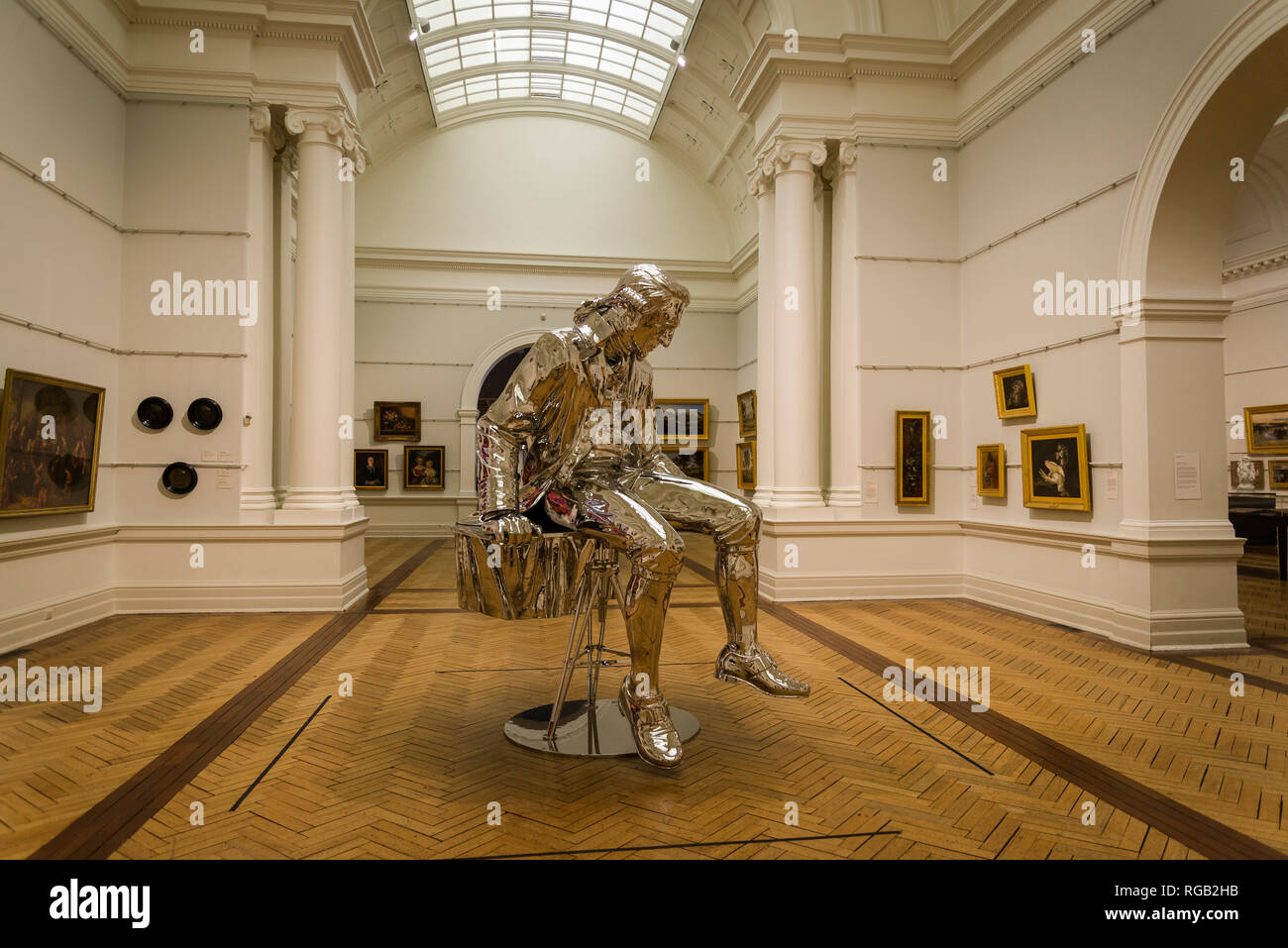 Reflective captain cook sculpture hi-res stock photography and images ...