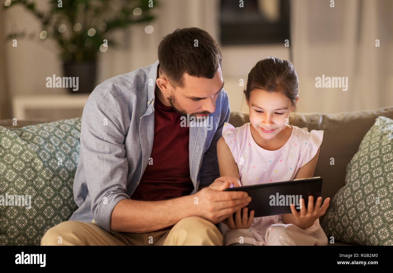 Parent child computer home hi-res stock photography and images - Alamy