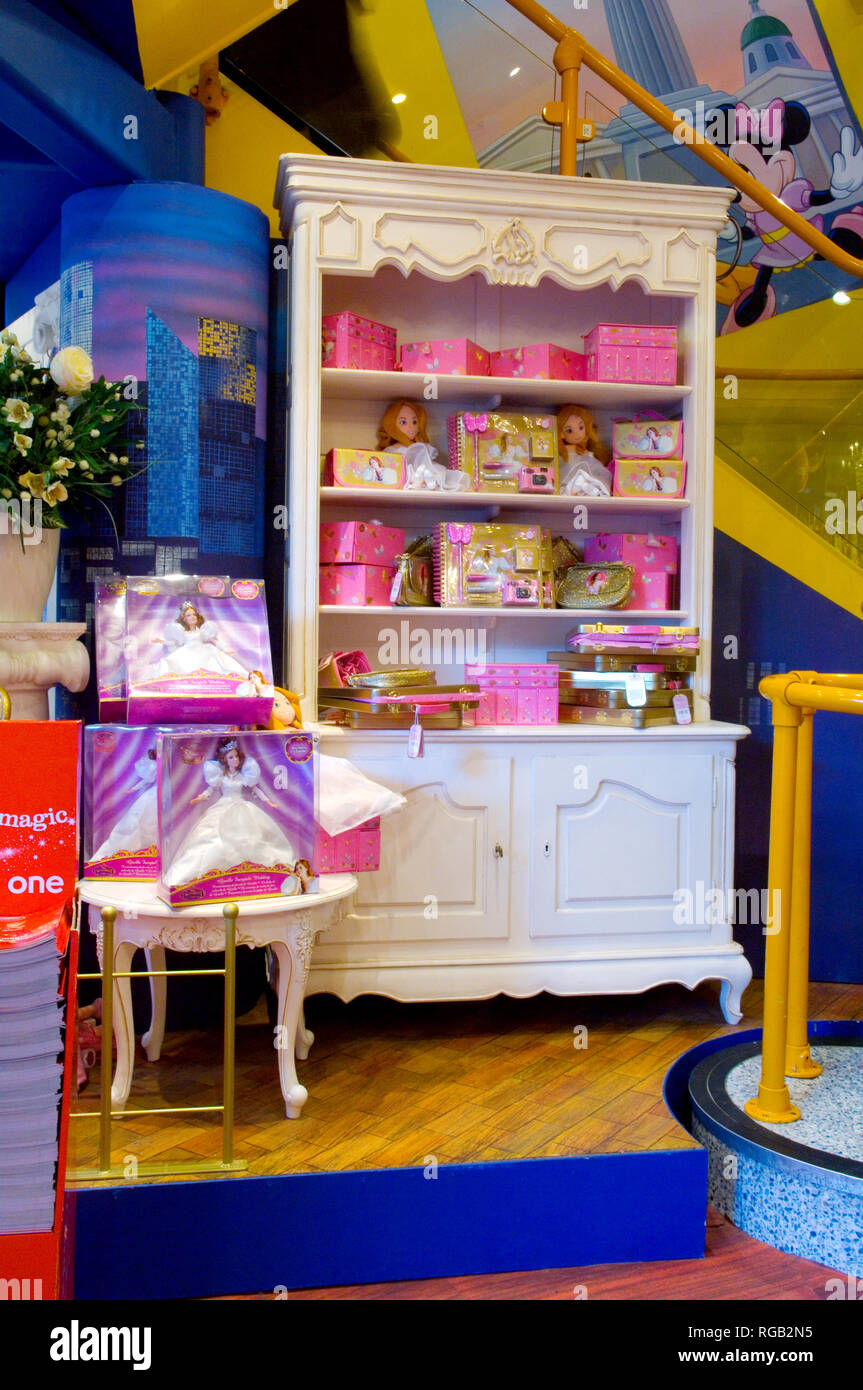 Disney store hi-res stock photography and images - Alamy