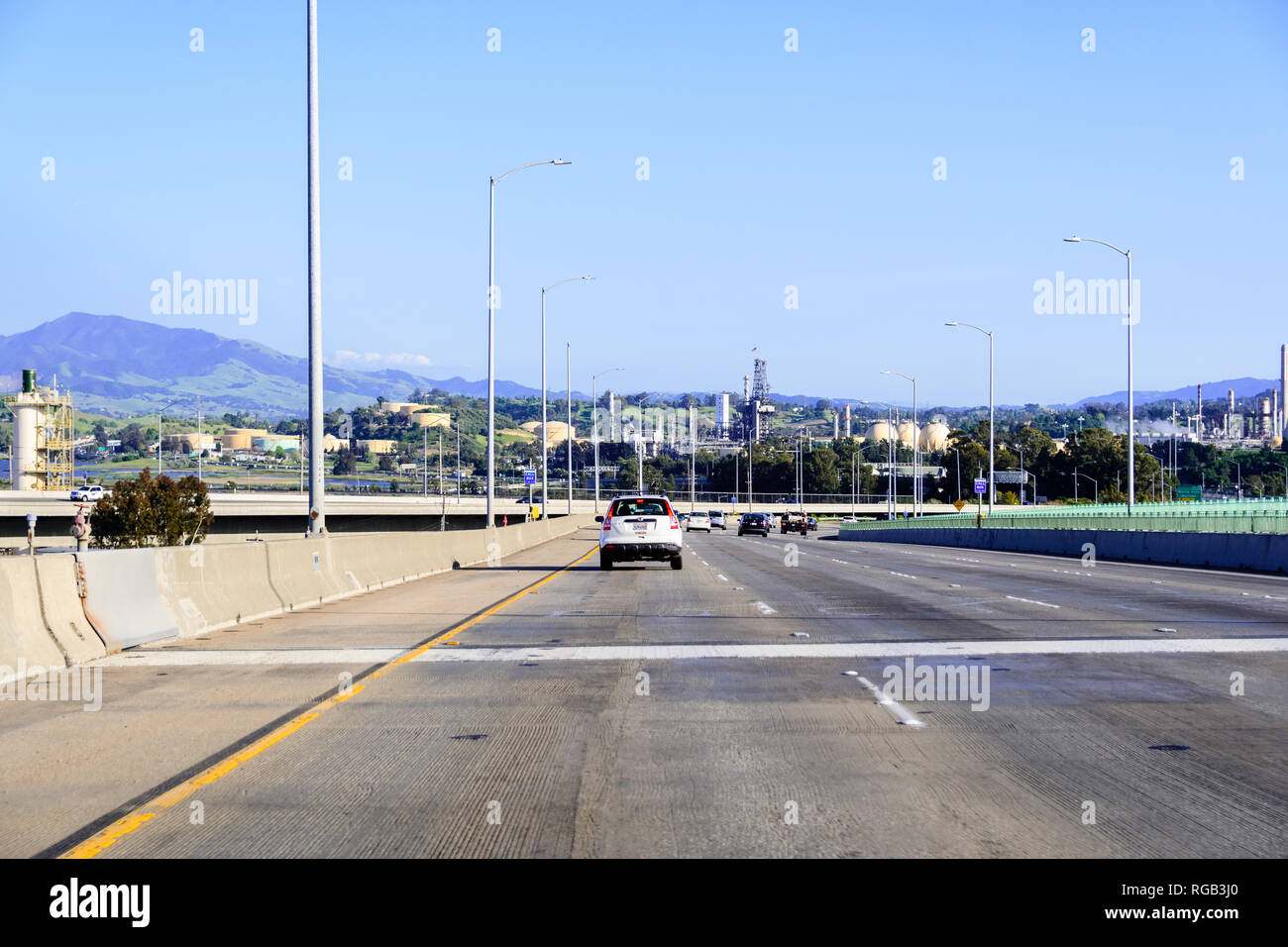 Shell refinery hi-res stock photography and images - Alamy