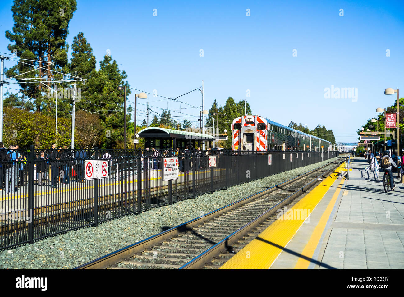 April 20, 2018 Mountain View / CA / USA - Commuters waiting on the ...
