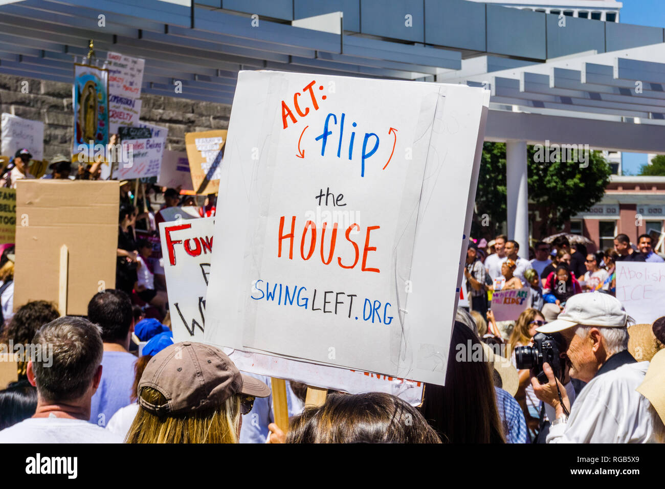 Voting placard hi-res stock photography and images - Alamy