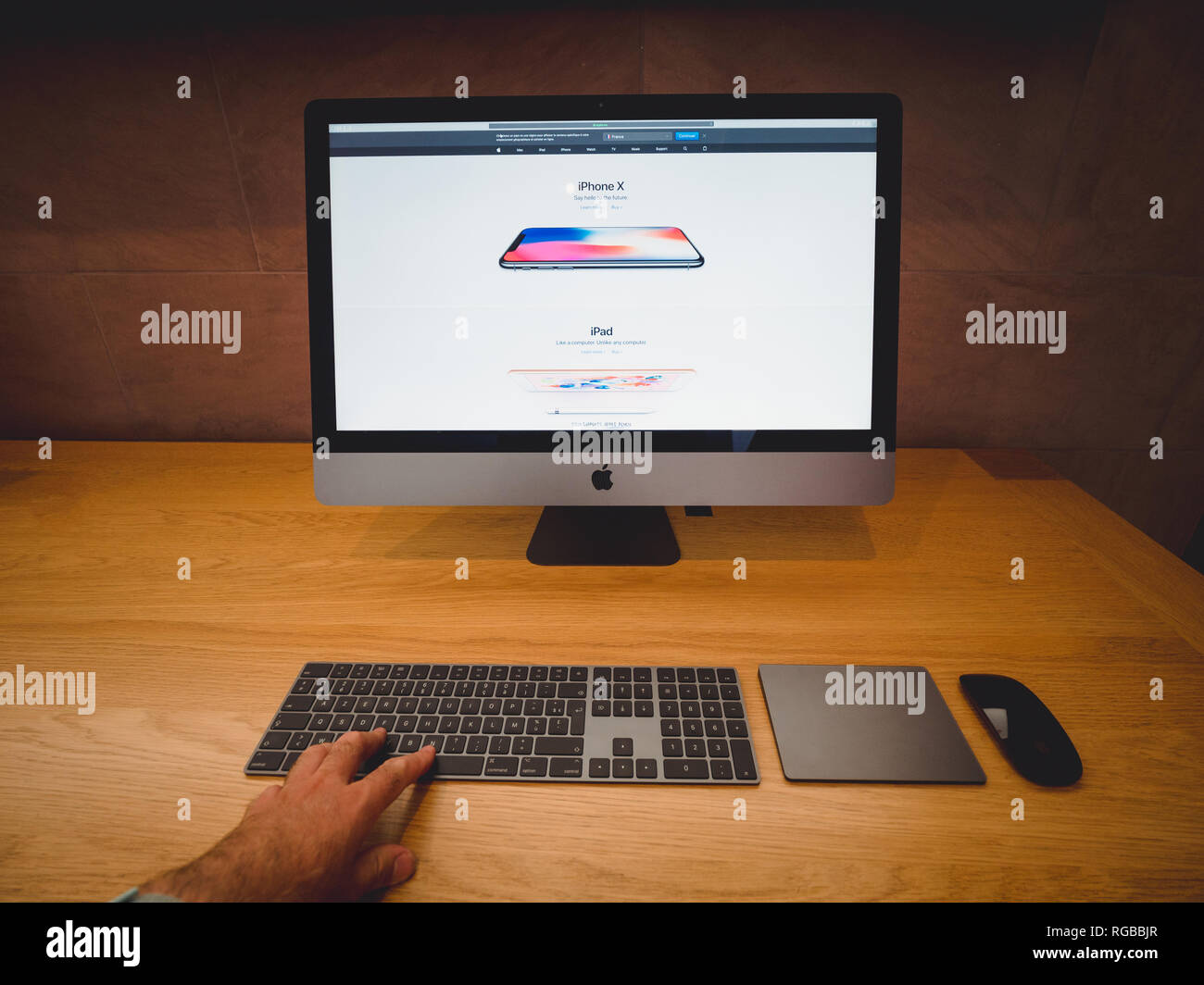 Apple macos sierra hi-res stock photography and images - Alamy