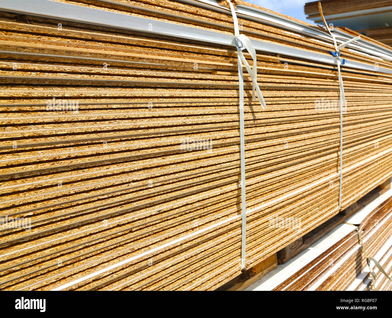 Chipboards hi-res stock photography and images - Alamy