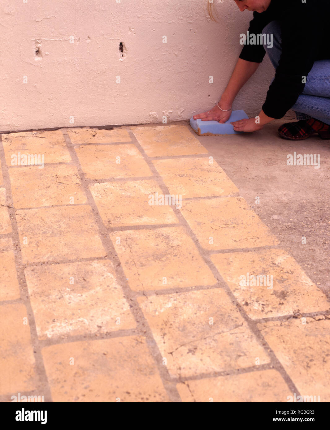 Laying patio paving hi-res stock photography and images - Alamy