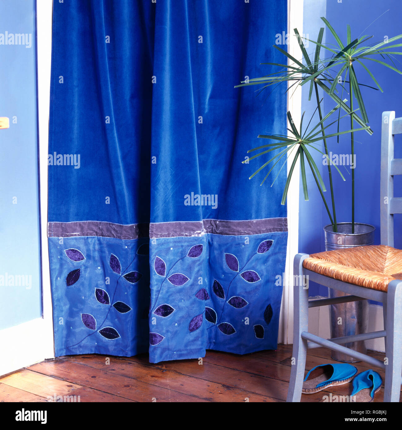 Blue velvet curtain hi-res stock photography and images - Alamy
