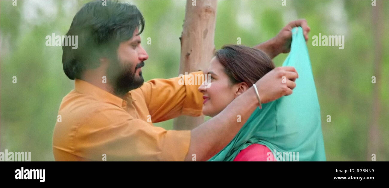 VADDA KALAKAAR, from left: Alfaaz, Roopi Gill, 2018. © Omjee Group ...