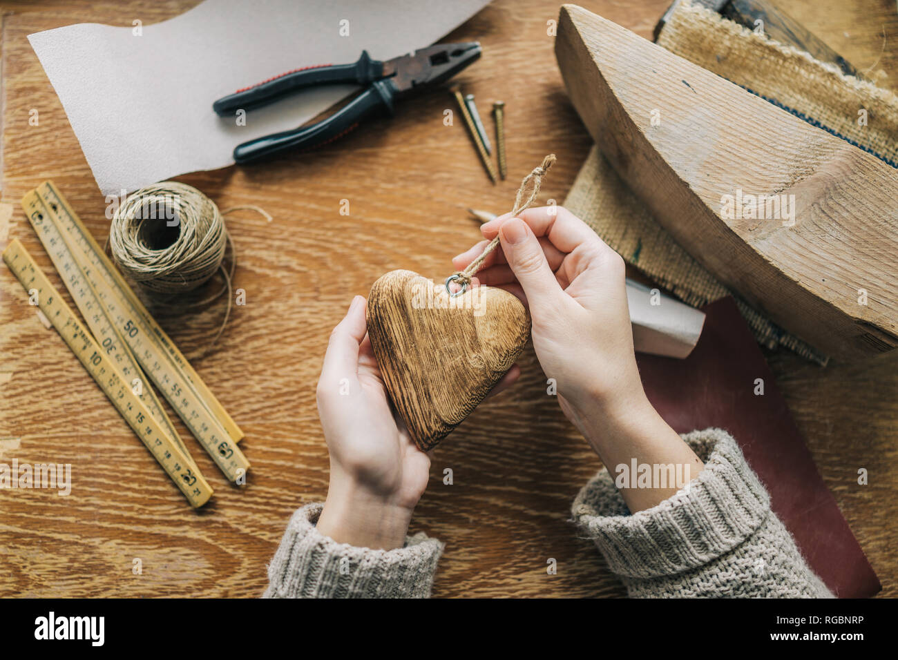 Women doing diy hi-res stock photography and images - Alamy