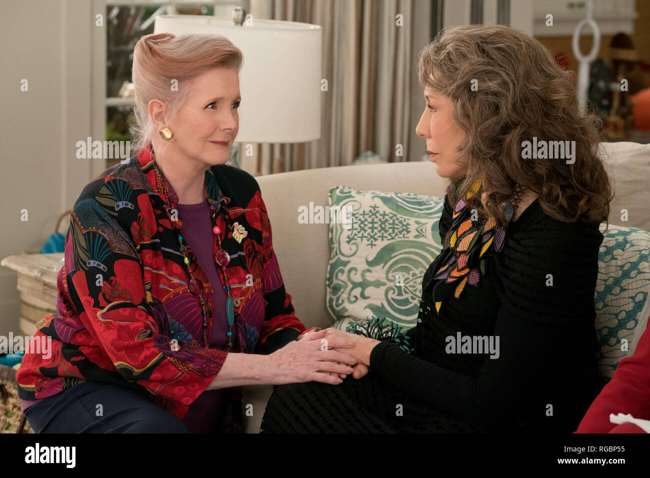 GRACE AND FRANKIE, from left: Millicent Martin, Lily Tomlin, (Season 5 ...