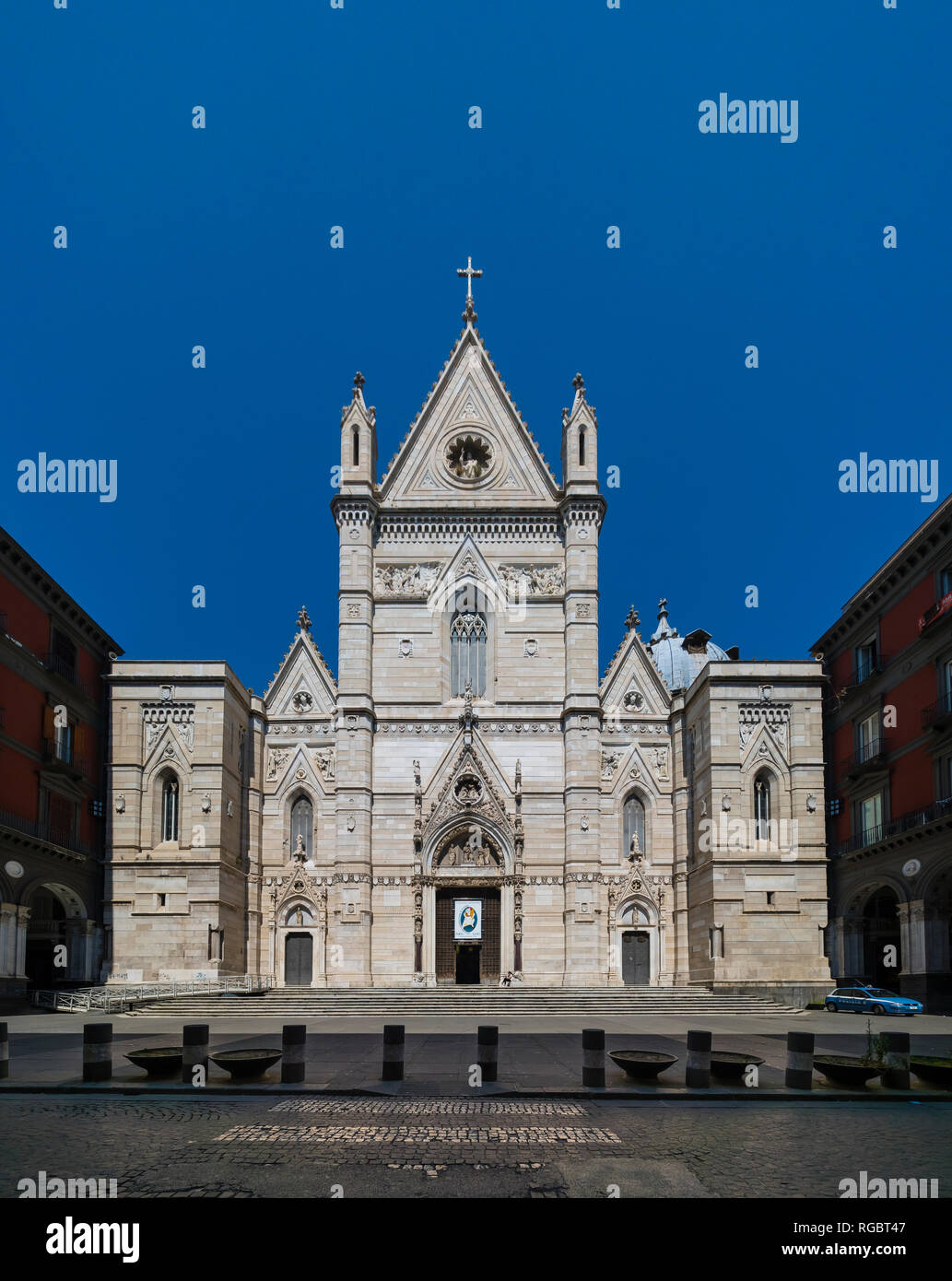 Duomo di napoli piazetta gulia del duomo hi-res stock photography and ...