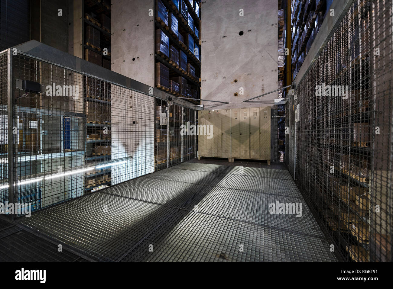 High rack warehouse Stock Photo - Alamy