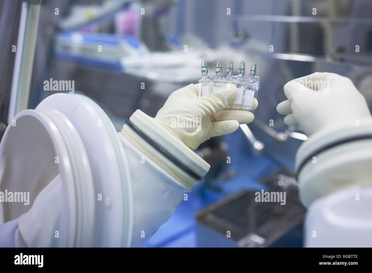 Vials in laboratory hi-res stock photography and images - Alamy