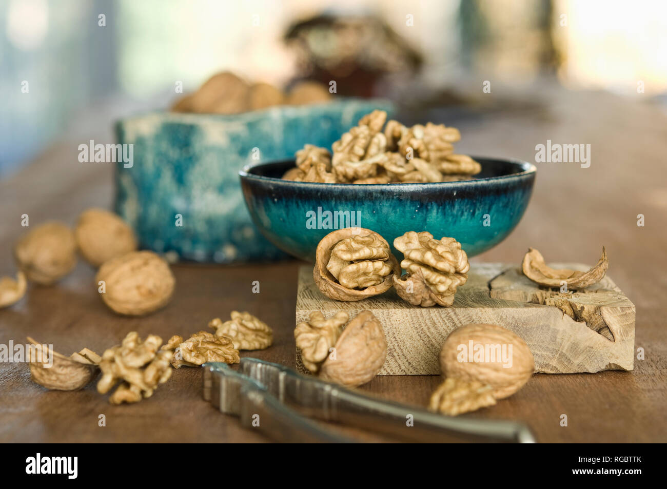 Half open walnuts hi-res stock photography and images - Alamy