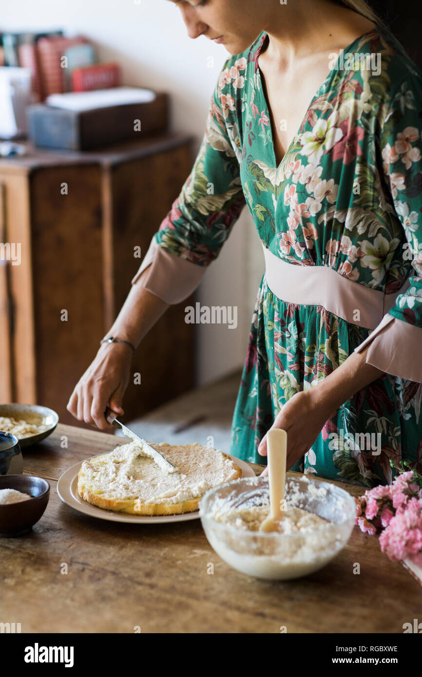 Home baked cake hi-res stock photography and images - Alamy