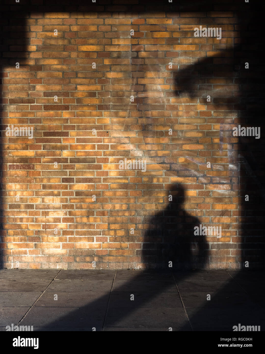 Man shadow wall silhouette hi-res stock photography and images - Alamy