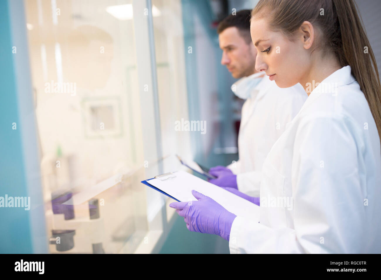 Lab coats clipboard hi-res stock photography and images - Alamy