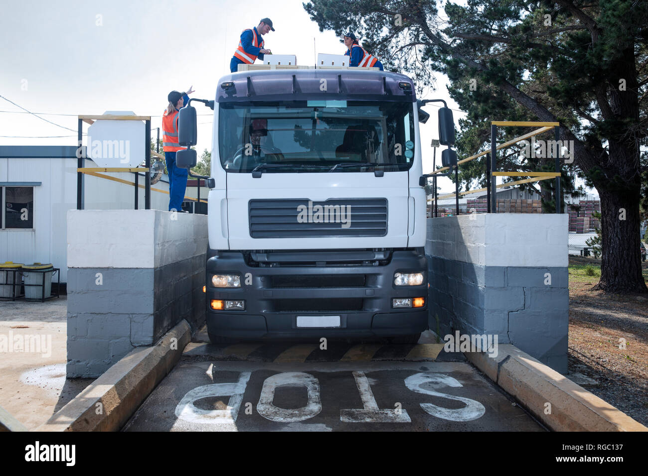 Workers in reflective vests loading truck Stock Photo - Alamy