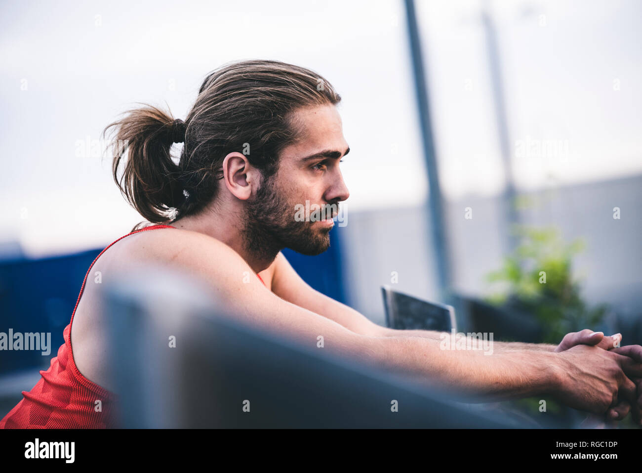 Side view fit young man hi-res stock photography and images - Alamy
