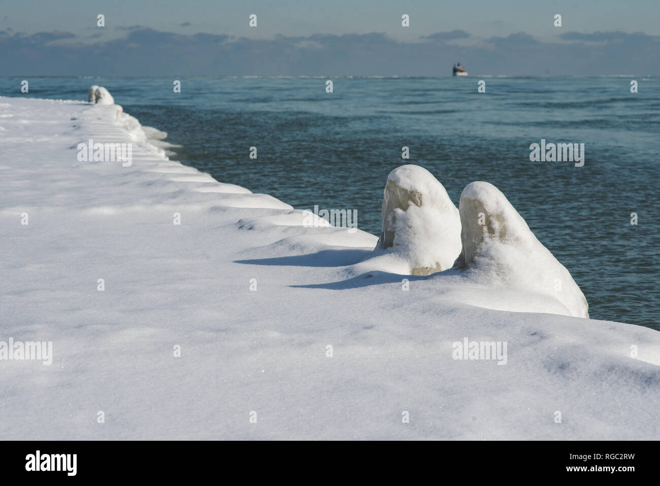 Silver beach lake michigan winter hi-res stock photography and images ...