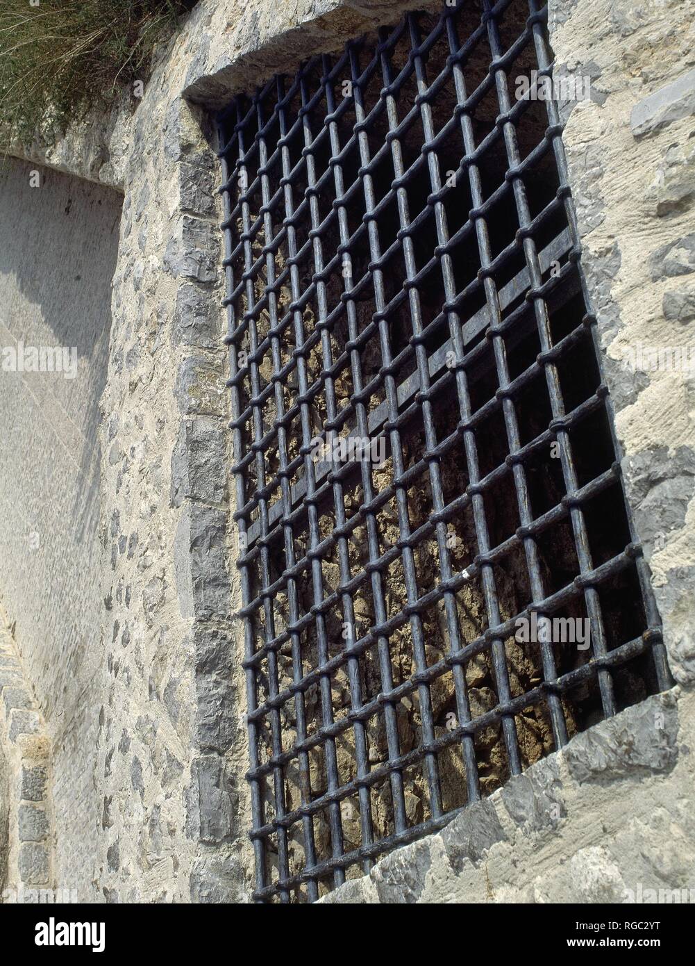REJA EN LA MURALLA. Location: Fortaleza. SPAIN Stock Photo - Alamy