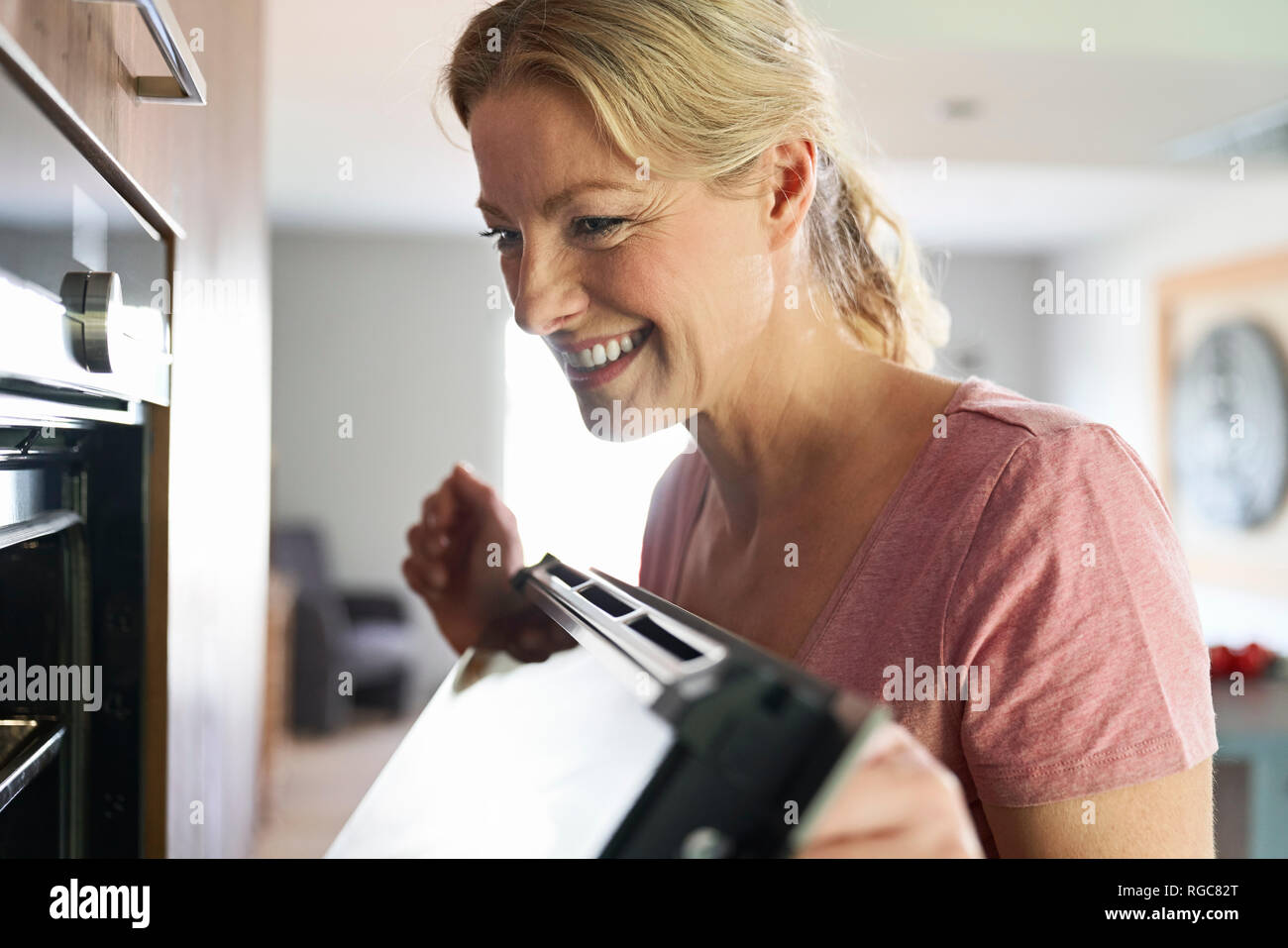 Back view woman cooking in kitchen hi-res stock photography and images ...