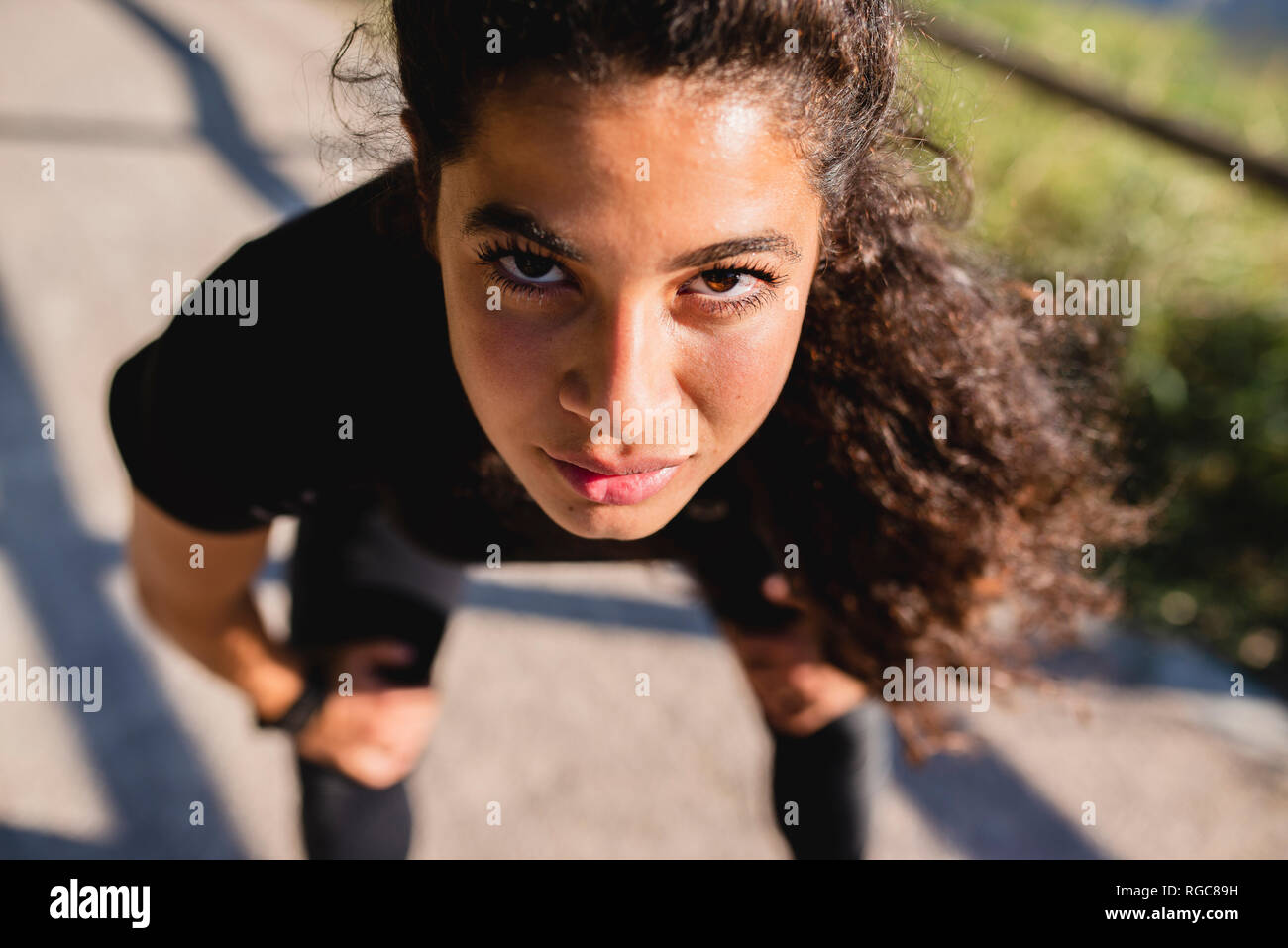 Portrait of sportive young woman having a break Stock Photo - Alamy