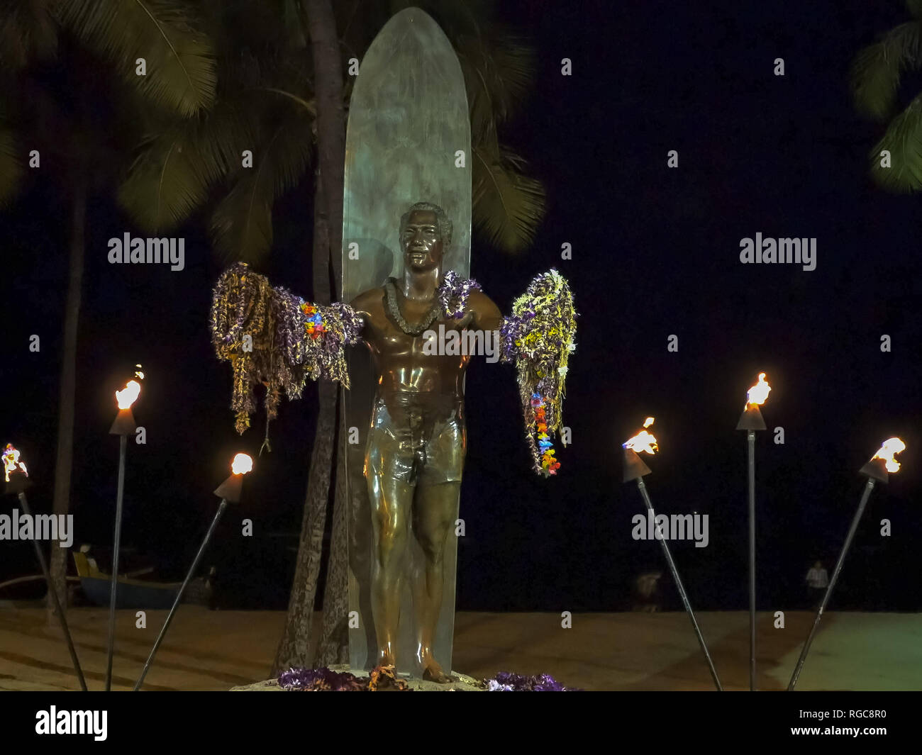 Duke kahanamoku statue waikiki hi-res stock photography and images - Alamy
