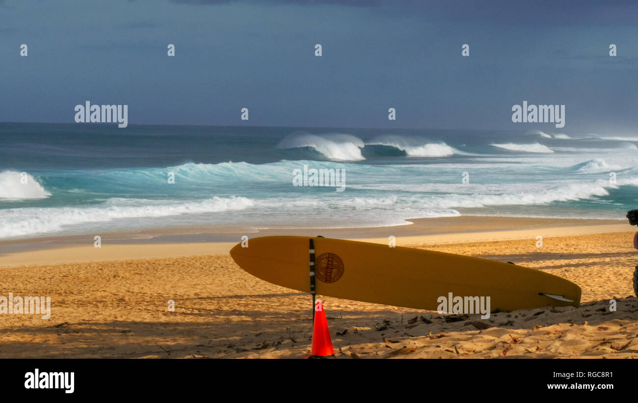 the view from ehukai beach park and pipeline looking east towards ...